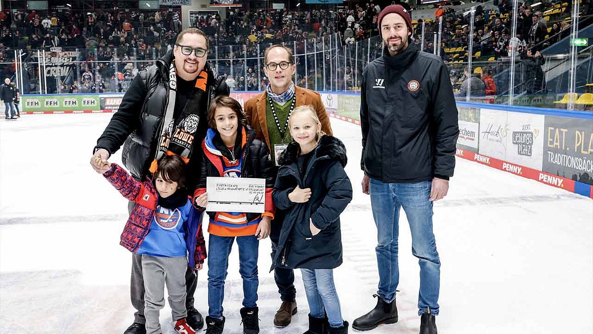 ISS Ice Sports Solar übergibt Spende - Löwen Nachwuchs